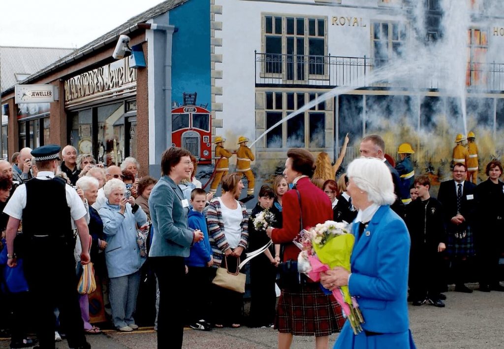 A Royal Launch - Off The Wall